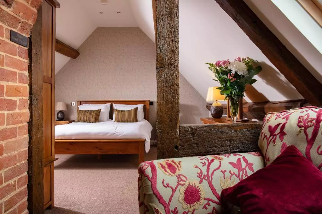 Broom Hall Inn | Cotswolds Guide