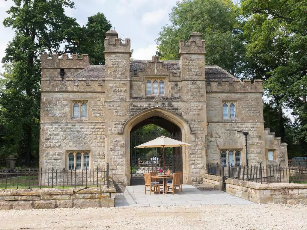 Castle Gatehouse | Cotswolds Guide