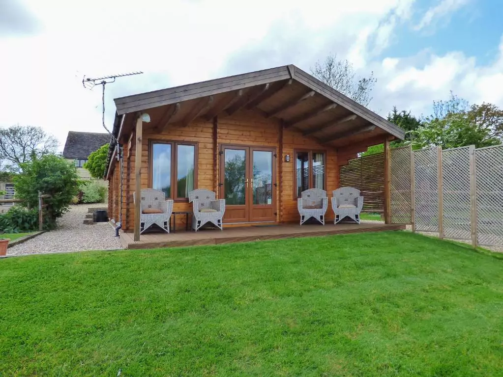 Pennylands Hill View Lodge | Cotswolds Guide