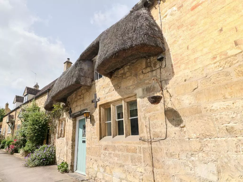Thatched Cottage | Cotswolds Guide