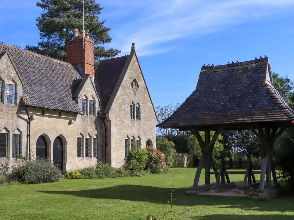 The Alms House East | Cotswolds Guide