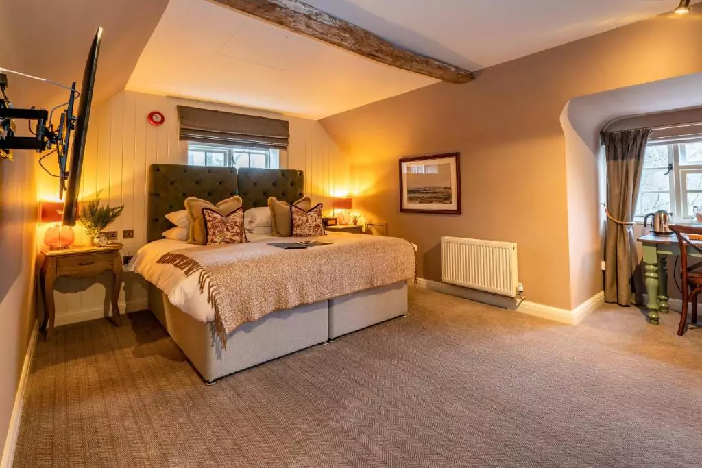 The Lion Inn | Cotswolds Guide