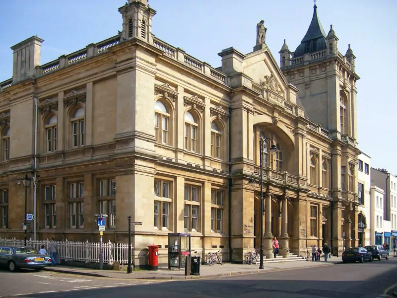 Cheltenham Art Gallery & Museum | Cotswolds Guide